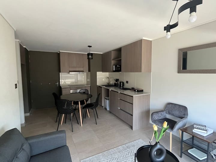 Departamento Moderno Y Con Excelente Ubicación - El Bosque, Chile