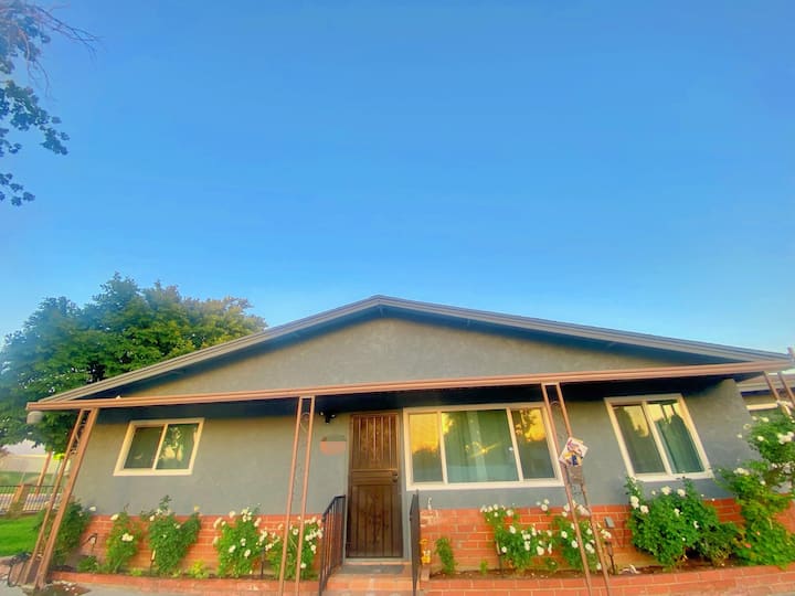 全新现代风格6b/3b全套别墅 - La Verne, CA