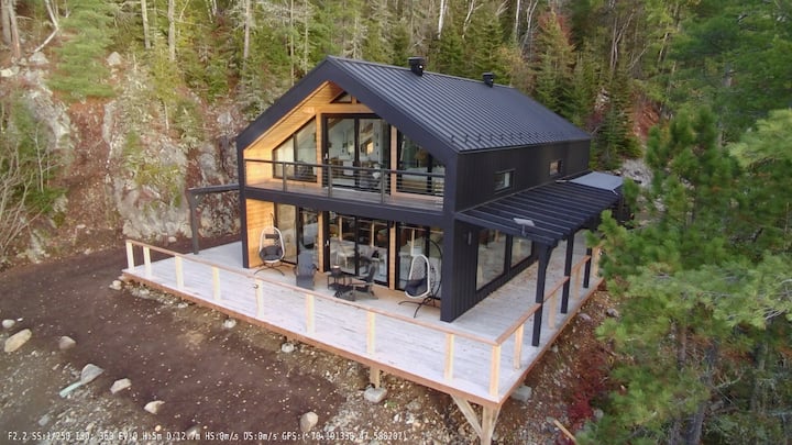 Chalet Eden Roc — Luxe, Détente & Vue Imprenable - La Malbaie