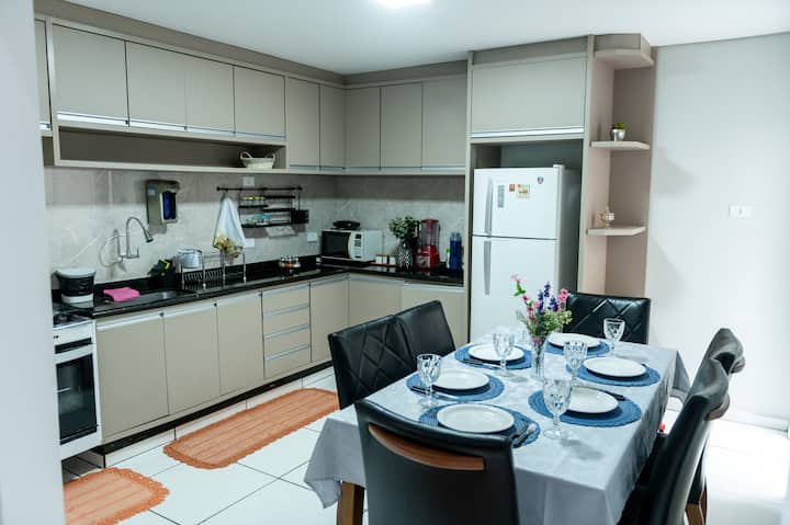 Casa P/ 9 • Garagem • Próx. Hu, Aeroporto & Shop. - Londrina