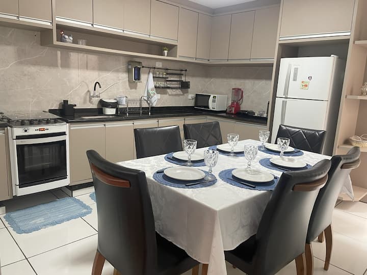 Casa C/ áRea Gourmet – Pet, Hu, Aeroporto, Centro - Brazil