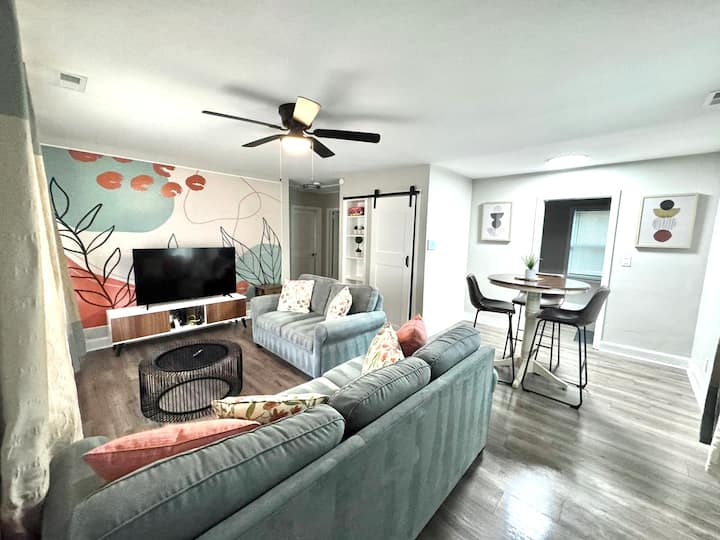 4-beds/2-bath - Old Charm, Updated Comfort Home - Charlotte, NC