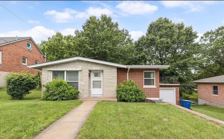 Pamela Place - Jefferson City, MO
