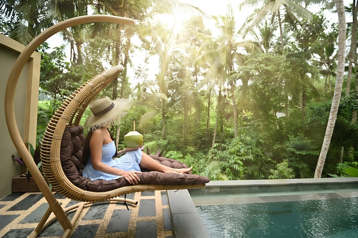 Infinity Pool Villa | Jungle View + Balcony Lounge - Indonesia