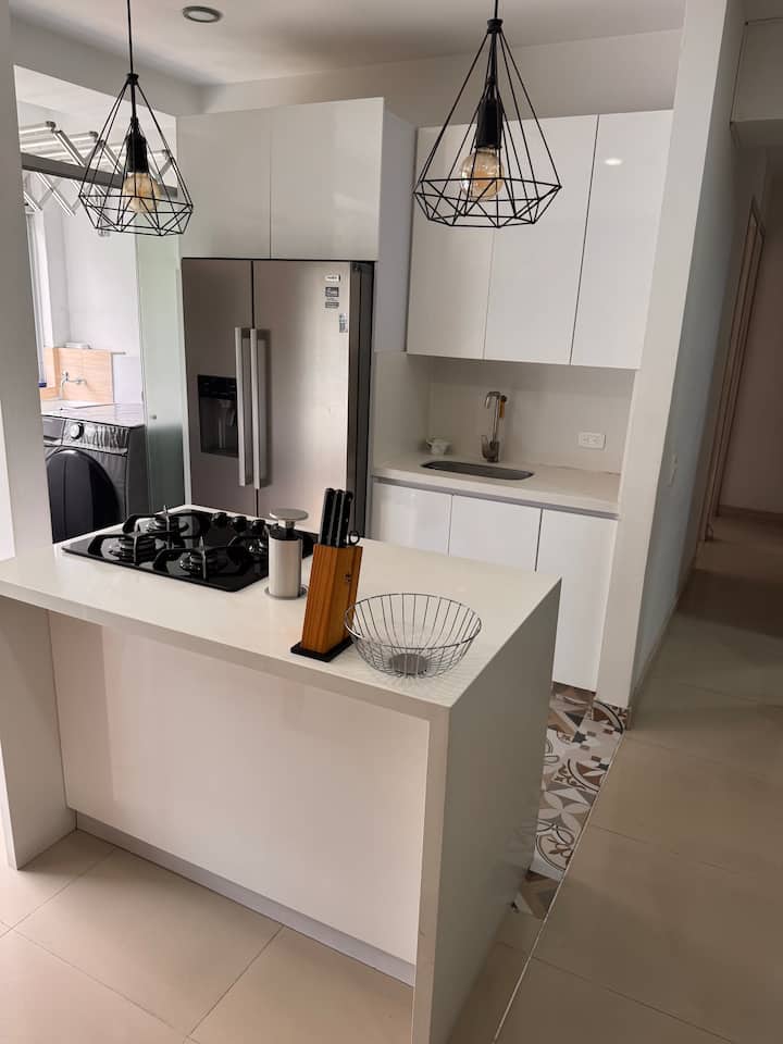 Apartamento Renovado Y Amoblado En Envigado - Envigado