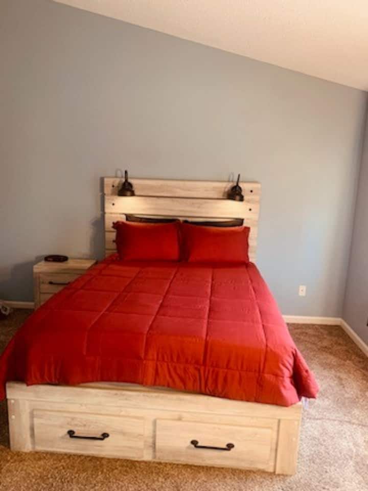 Comfortable, Cozy Home Away From Home. - Zionsville, IN