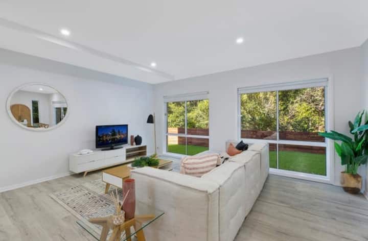 Spacious Coastal Home - Perfect Location - Terrigal