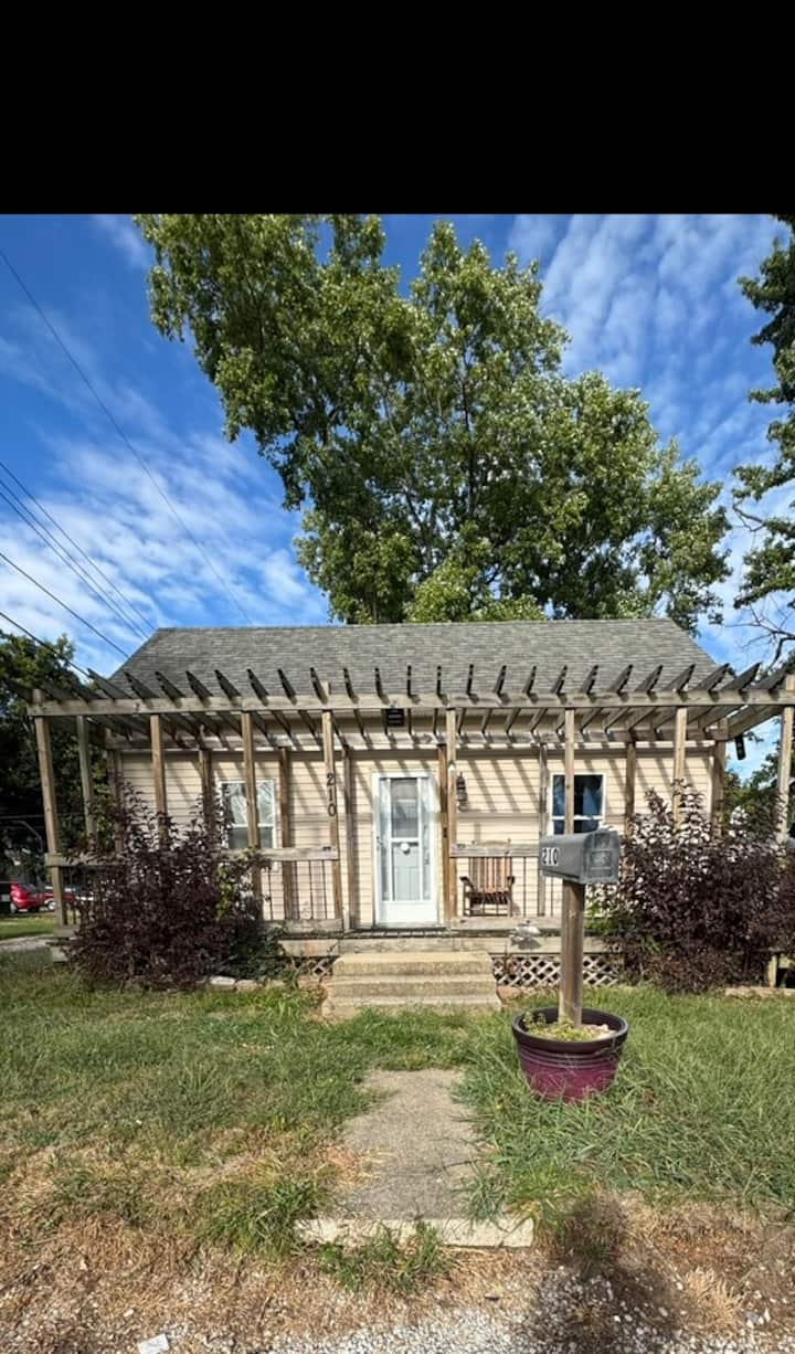 Charles Street Cottage - Wolf Creek State Park, Windsor