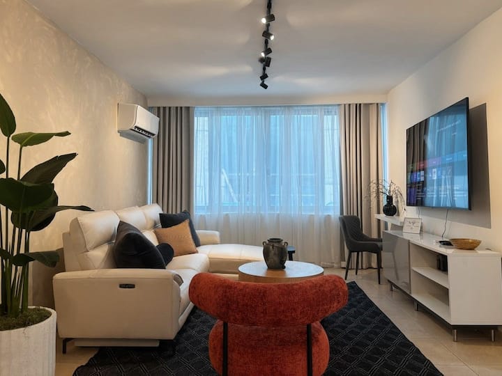 Condado Beachside Apt | Laundry + Prime Location - San Juan