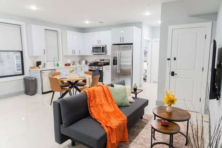 Easy Access To Times Square W/ Free Indoor Parking - Queens, NY