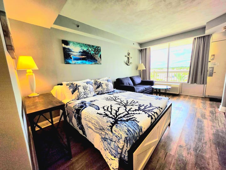 Daytona Beach Studio * Steps Tothe Beach Pool Open - Daytona Beach, FL