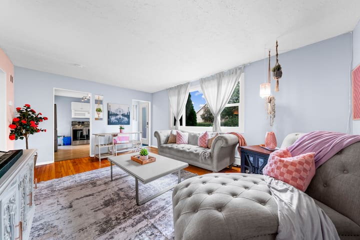 2br Central Stay | Comfort, Charm & Quirky Vibes - Edmonton