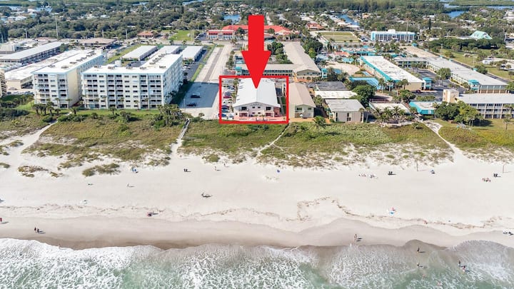 Spacious Beachside 1-bedroom Condo In Cocoa Beach - Cocoa Beach, FL