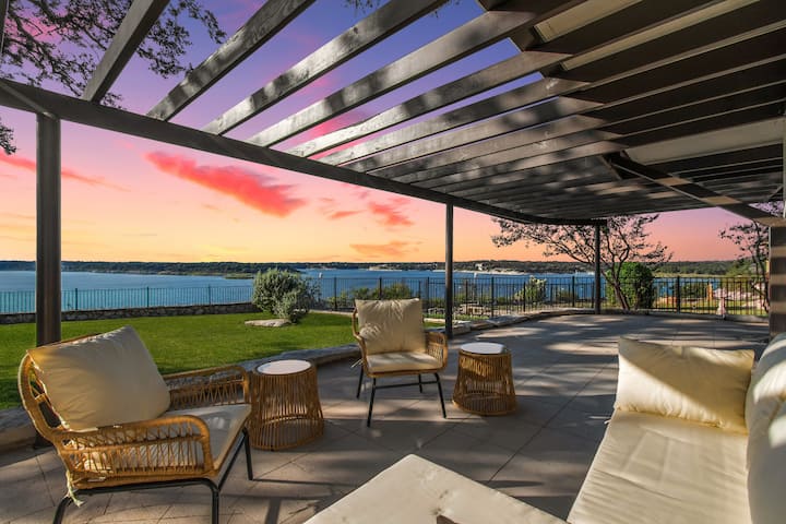 Expansive Lakeview Home | Sunset Views & Hot Tub - Temple, TX