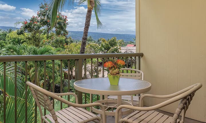 Resort Living One Block From The Ocean - Kailua-Kona, HI