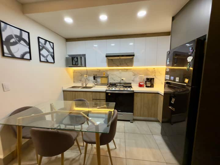 ¡Depa Mty Centro! Moderno, Con Alberca Y 2 Cajones - Coahuila