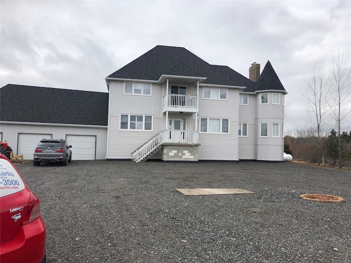 Peaceful Country Home On 25 Acres Of Wooded Land - Alliston