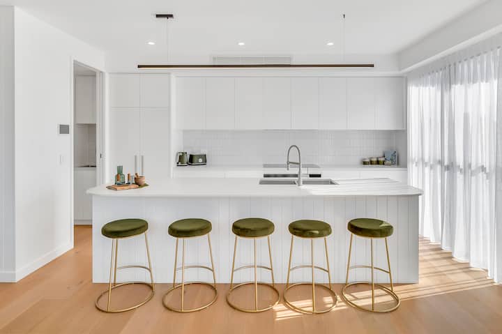 4 Storey Surfers Paradise Villa W/ Rooftop Terrace - Gold Coast