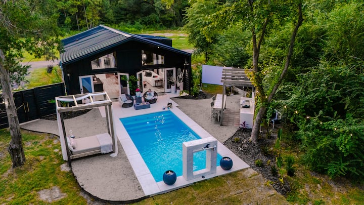 Luxury Getaway In East Texas, Pool • Jacuzzi - Waterpark at The Villages, Flint
