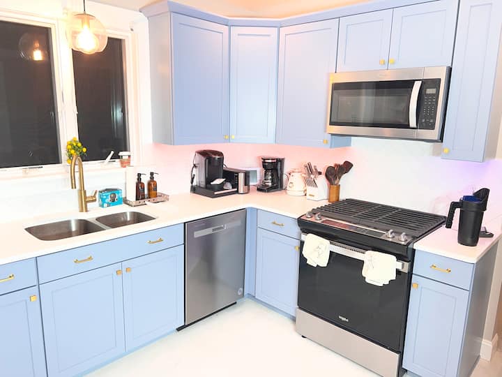 Home Near Strong Memorial Hospital-king Sized Bed - Rochester, NY