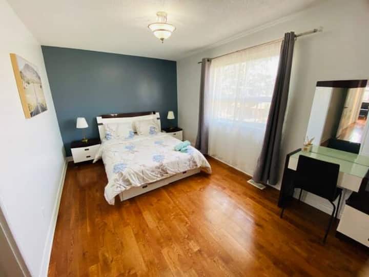 New 2br Unit In House | Spacious | Self Check-in - Toronto, ON