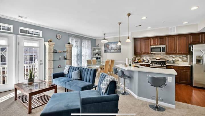 Home In Dale City - Dumfries, VA