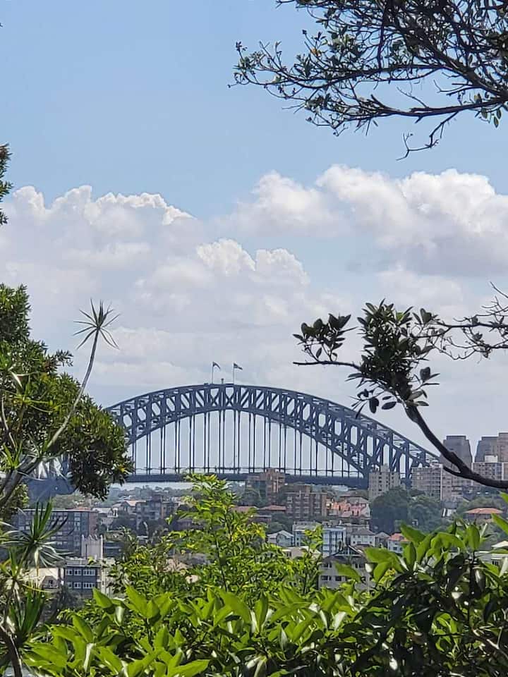 North Sydney | Location & Harbour Bridge Views! - North Sydney