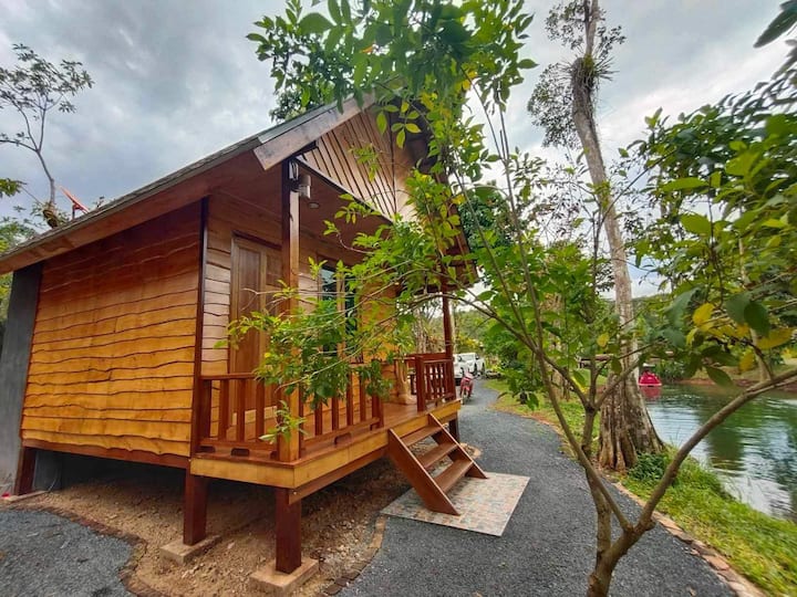 ธารคีรี บังกาโลวิวสวน R104 - クラビー