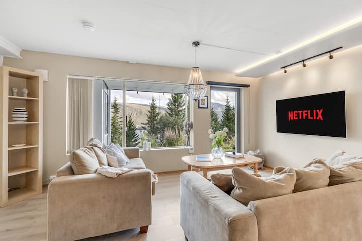 Northern Sky View With Free Parking - Tromsdalen