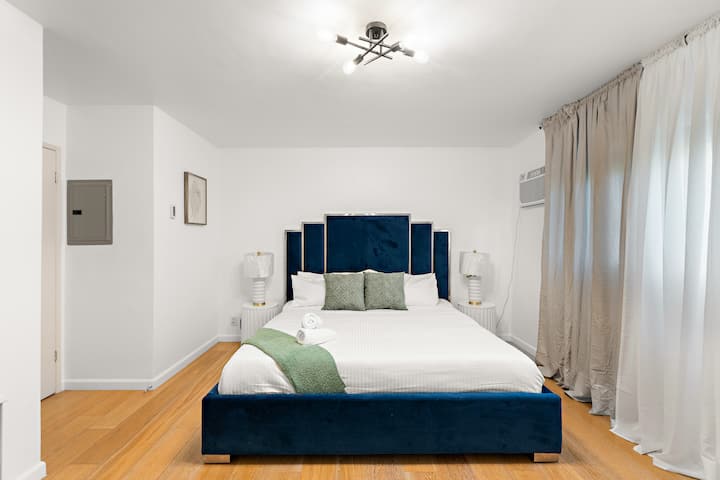 Apartment Near Cedar Sinai - West Hollywood, CA