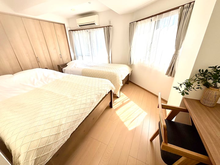 駅から徒歩4分・新宿まで電車で5分！/桜並木の川沿いにある癒しの宿/コンビニまで30秒で便利 - Shinjuku City