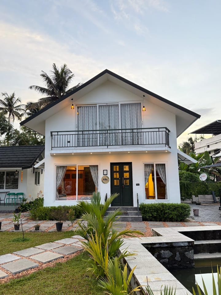 Pappa Greens - Cozy Cottage (1bhk + Upstairs Loft) - Kochi