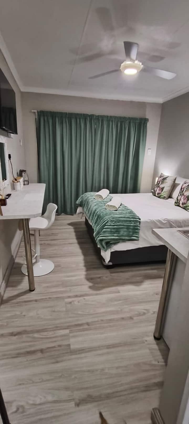 Cozy Corner 1 Bedroom Apartment - Welkom