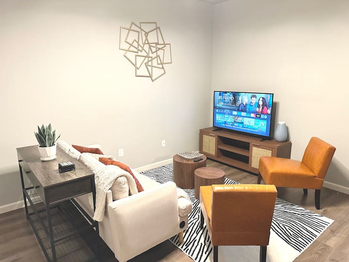 Modern 3brm: Walking Distance To Uc Davis Hospital - Sacramento, CA