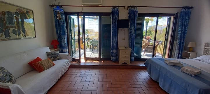 Suite Con Terrazzo Panoramico Vista Mare In B&b - Terracina