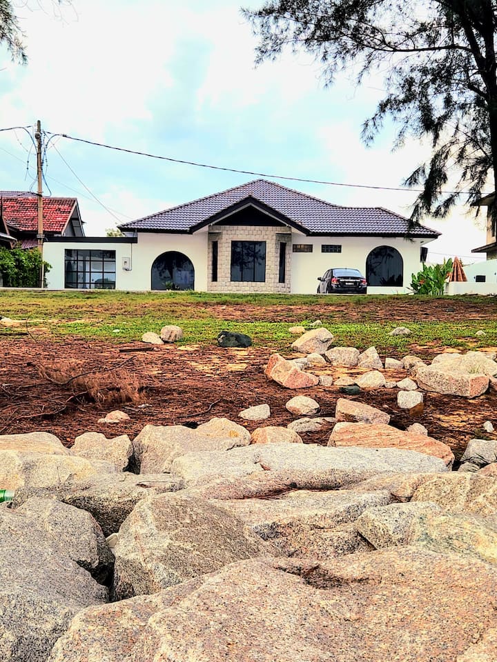 Premium Beachfront Villa W Private Pool In Dungun - Kuala Dungun