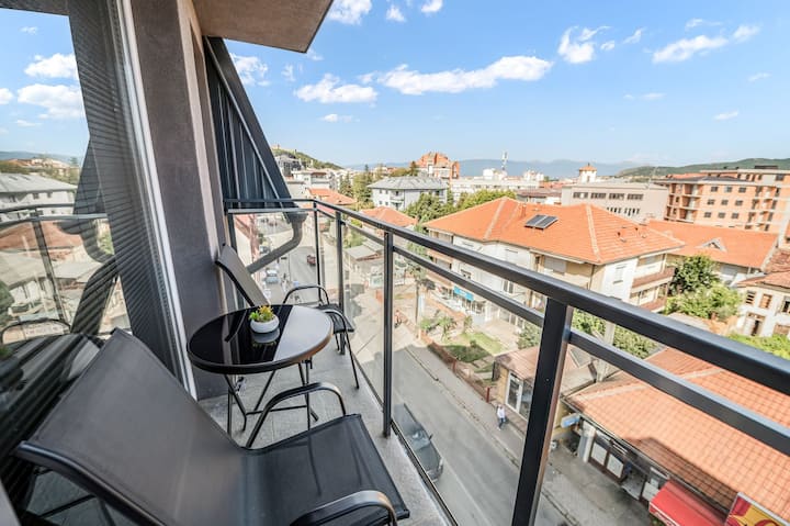 Balcony View Free Parking Apt Near Lake & Old Town - Ochryda