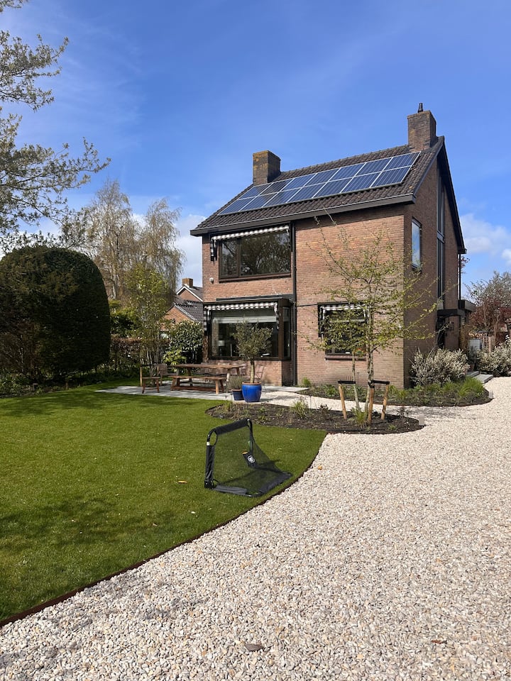 Kindvriendelijk Huis Met Grote Tuin En Hottub - Castricum