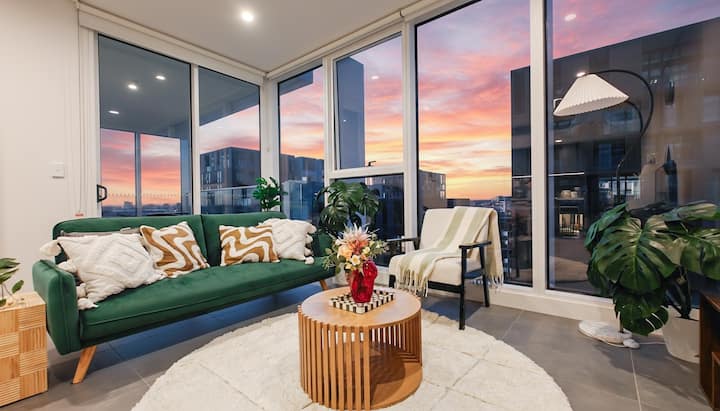 Sunset Serenity Horizon 2br Apt Parking Gym & Pool - Auburn