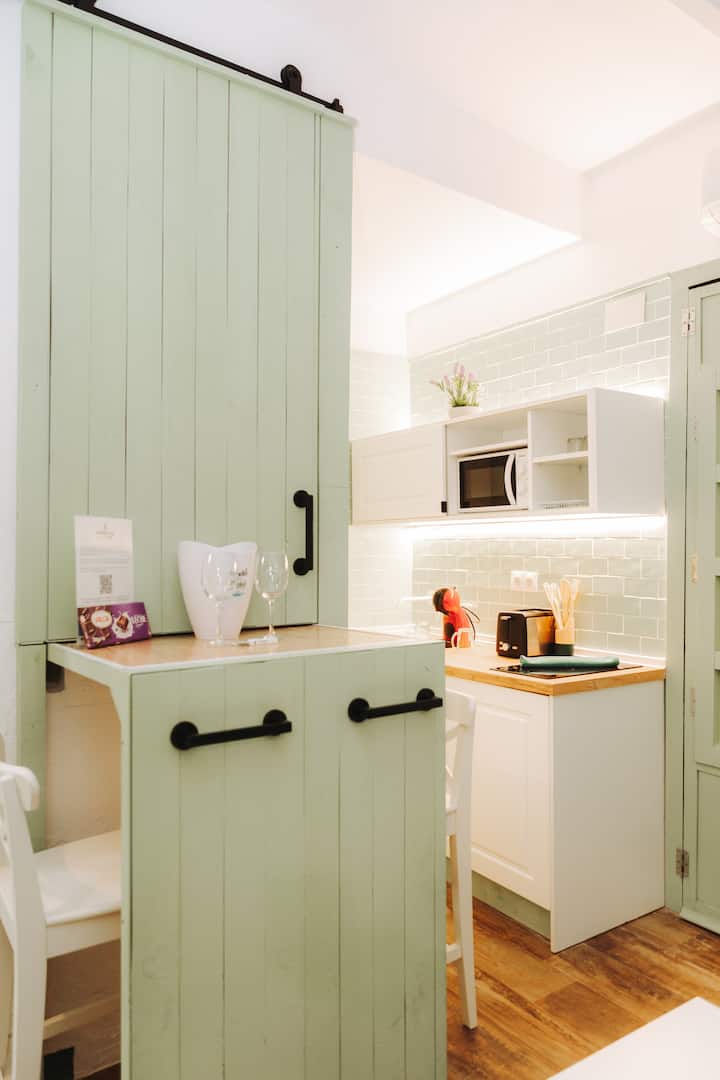 Prieto Picudo Harbor's Light - Villajoyosa