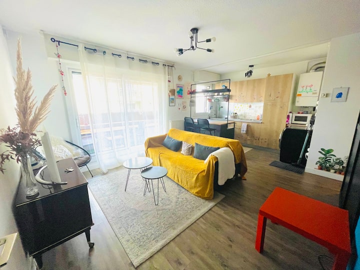 Charmant T1 Avec Chambre Séparée + Balcon - Gare de Bordeaux Saint-Jean