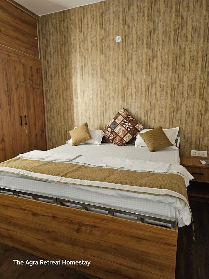 Near Taj Mahal-the Agra Retreat - Agra