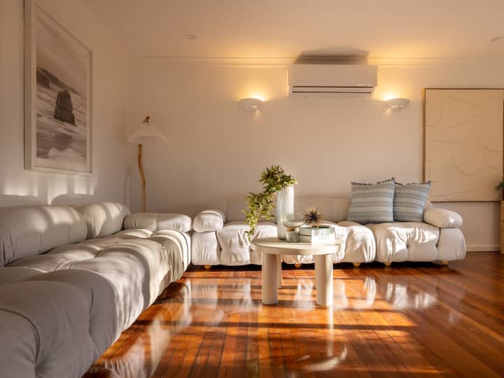Tropical Tranquility | Spacious Family Leafy Oasis - Brisbane