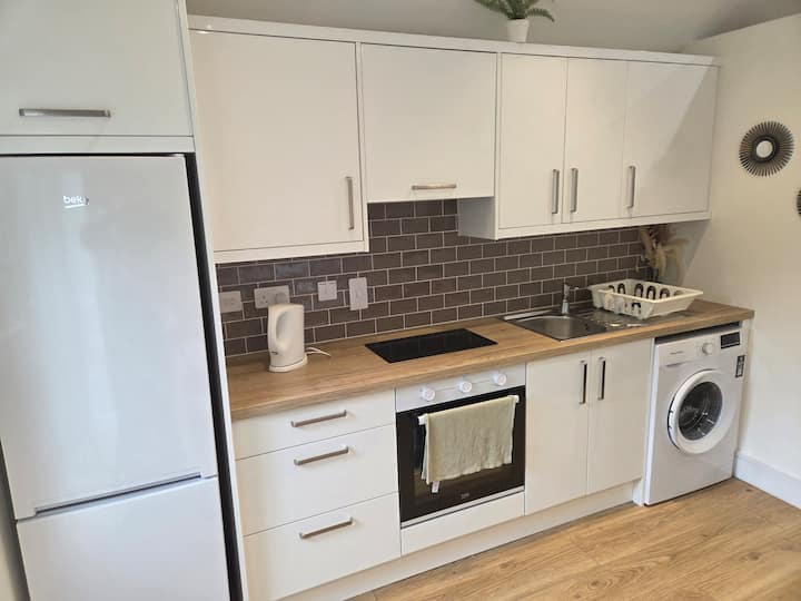 Neat Space Right In The Heart Of Donabate Village. - Swords