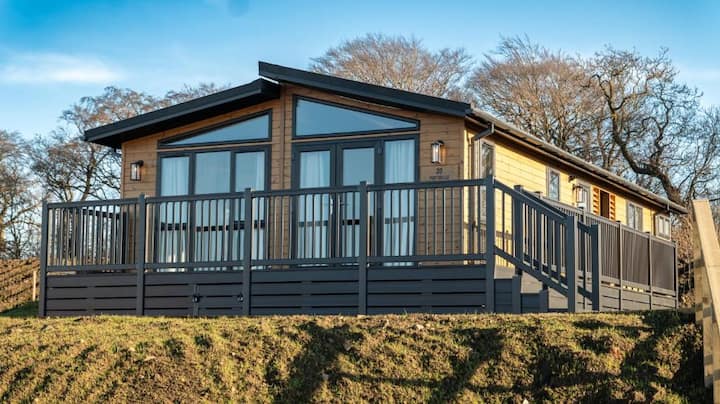 Lost Shore Surf Resort - Hilltop Lodge C - Scotland