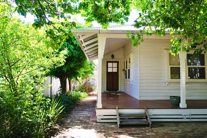 玫瑰花墙复古庭院别墅|5 卧·安静优雅·小喷泉与花园景观 - Murray River