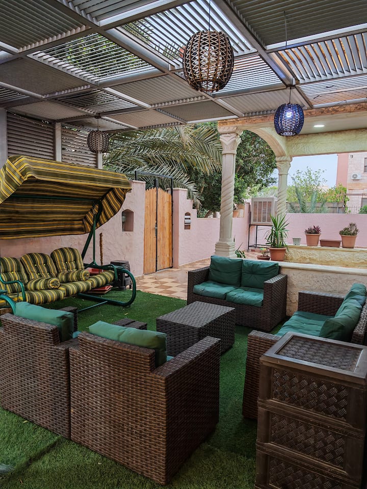 بيت أرضي فاخر في العقبة يمتاز بالخصوصية والهدوء . - Aqaba