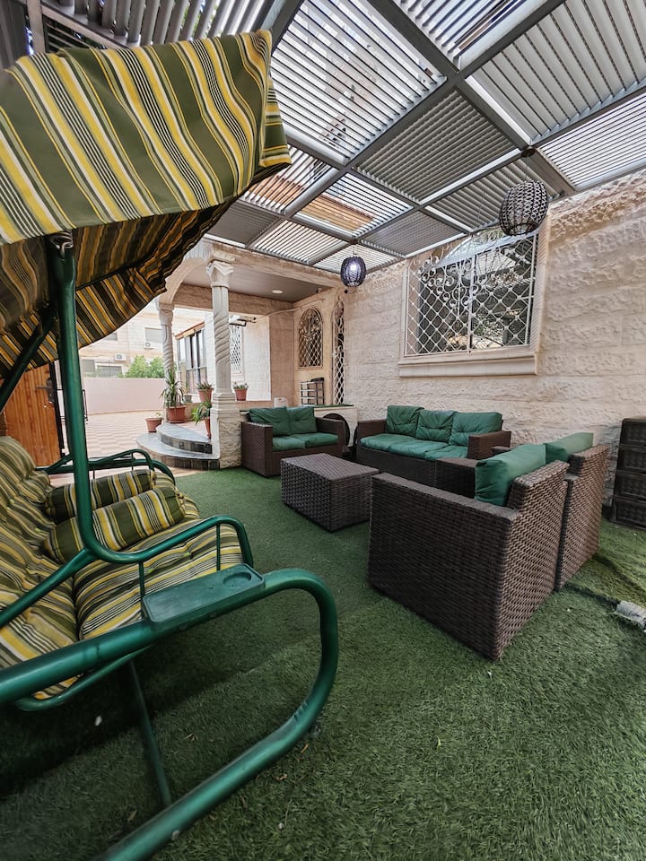 بيت أرضي فاخر في العقبة يمتاز بالخصوصية والهدوء . - Akaba