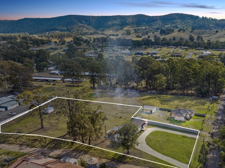 Secluded Hobby Farm On Quiet Bush Road - Paxton