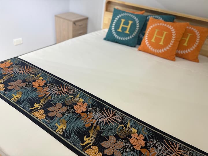 Queens Apartment Behind United Nations - Îles Salomon